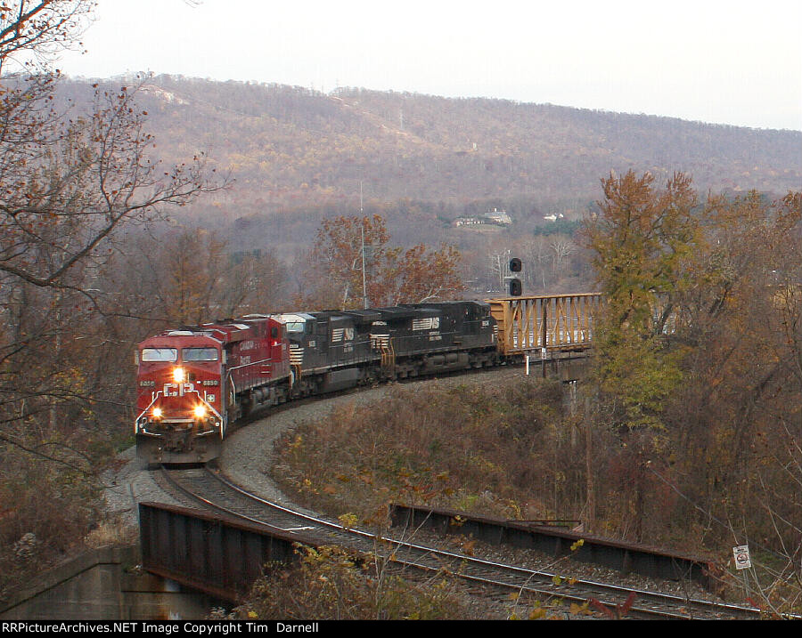 CP 8850, 8886, NS 8438, 9606 on 11R swing off Rockville Bridge